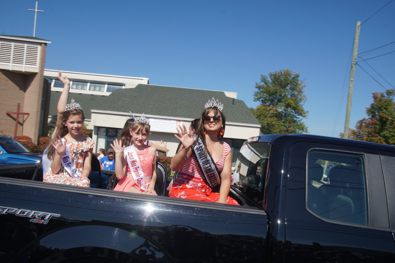 The Peru GazetteGreat Turnout for 42nd Annual Applefest Parade | The ...