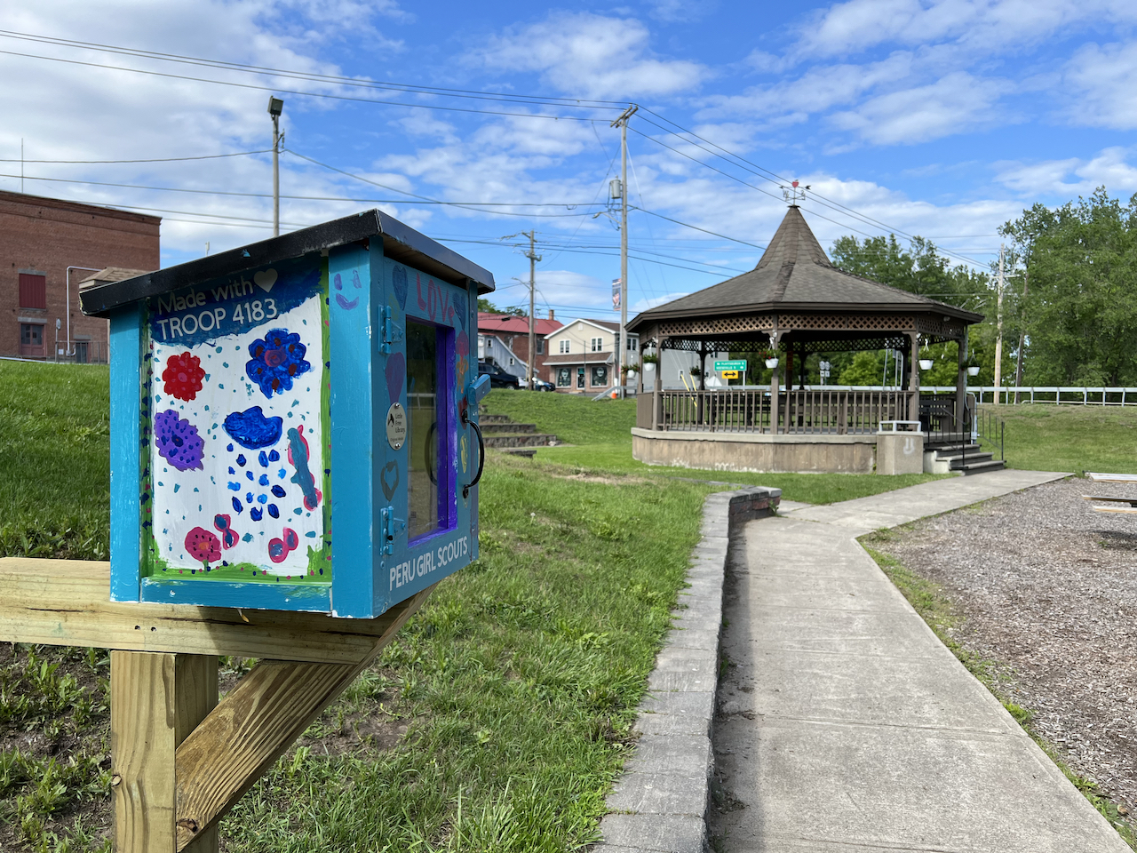 Girl Scout Troop 4183 presents book lending box to town | The Peru Gazette